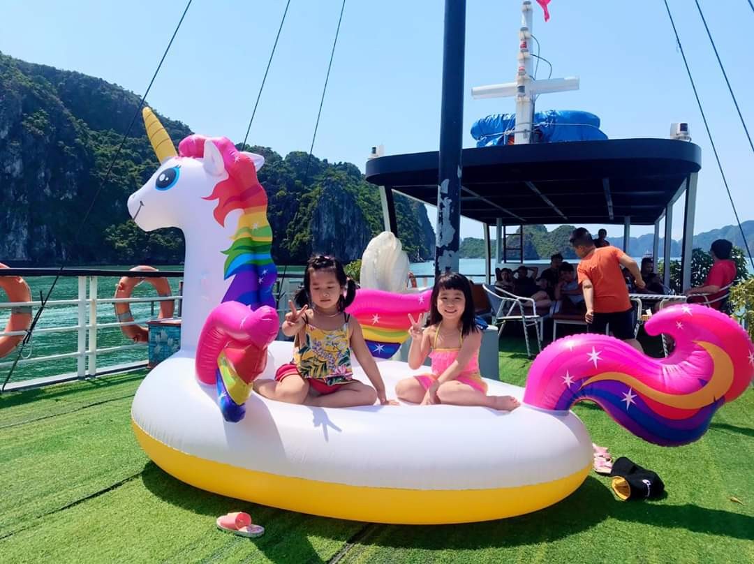 Phao bơi ngựa thần khổng lồ sắc màu INTEX 57281