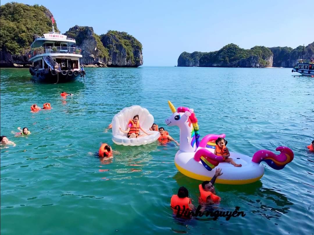 Phao bơi ngựa thần khổng lồ sắc màu INTEX 57281