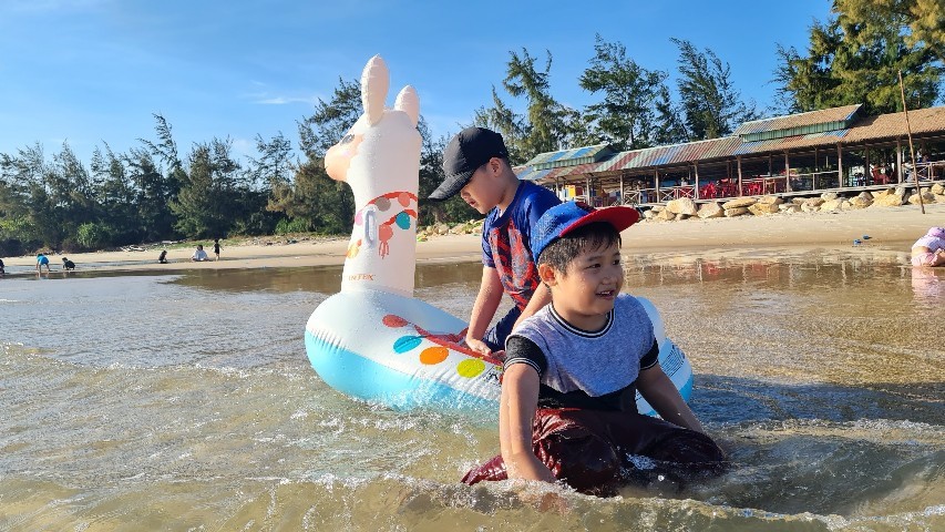 Phao bơi lạc đà mẫu mới INTEX 57564