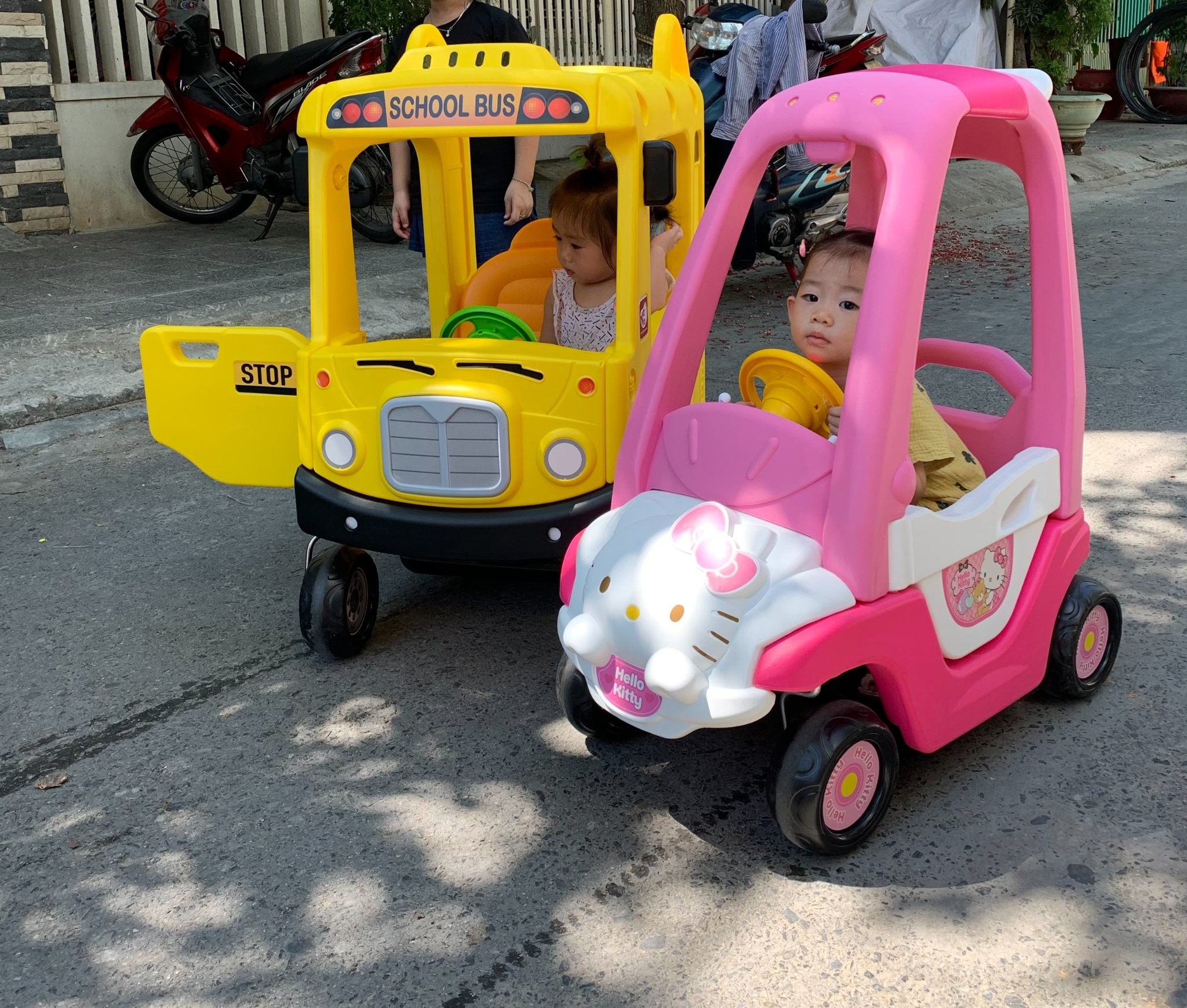 Xe chòi chân Hello Kitty ZESTER Z05