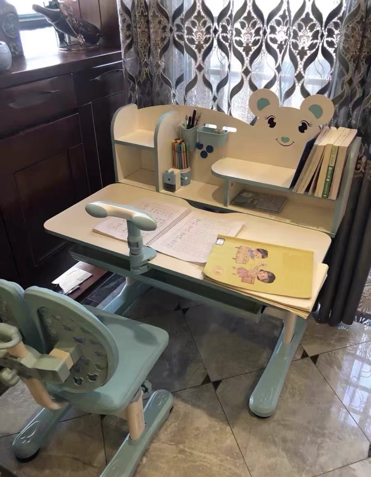 Bộ bàn ghế chống gù chống cận màu xanh BBT Global BB205