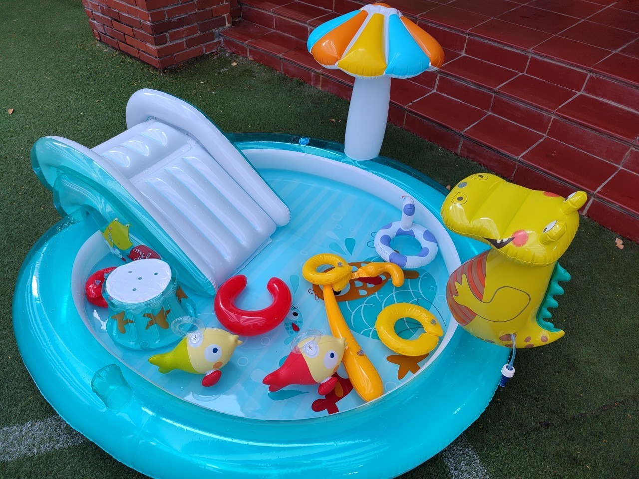 Bể bơi phao cầu trượt cá sấu có vòi phun mưa Intex 57165 - Intex Việt Nam