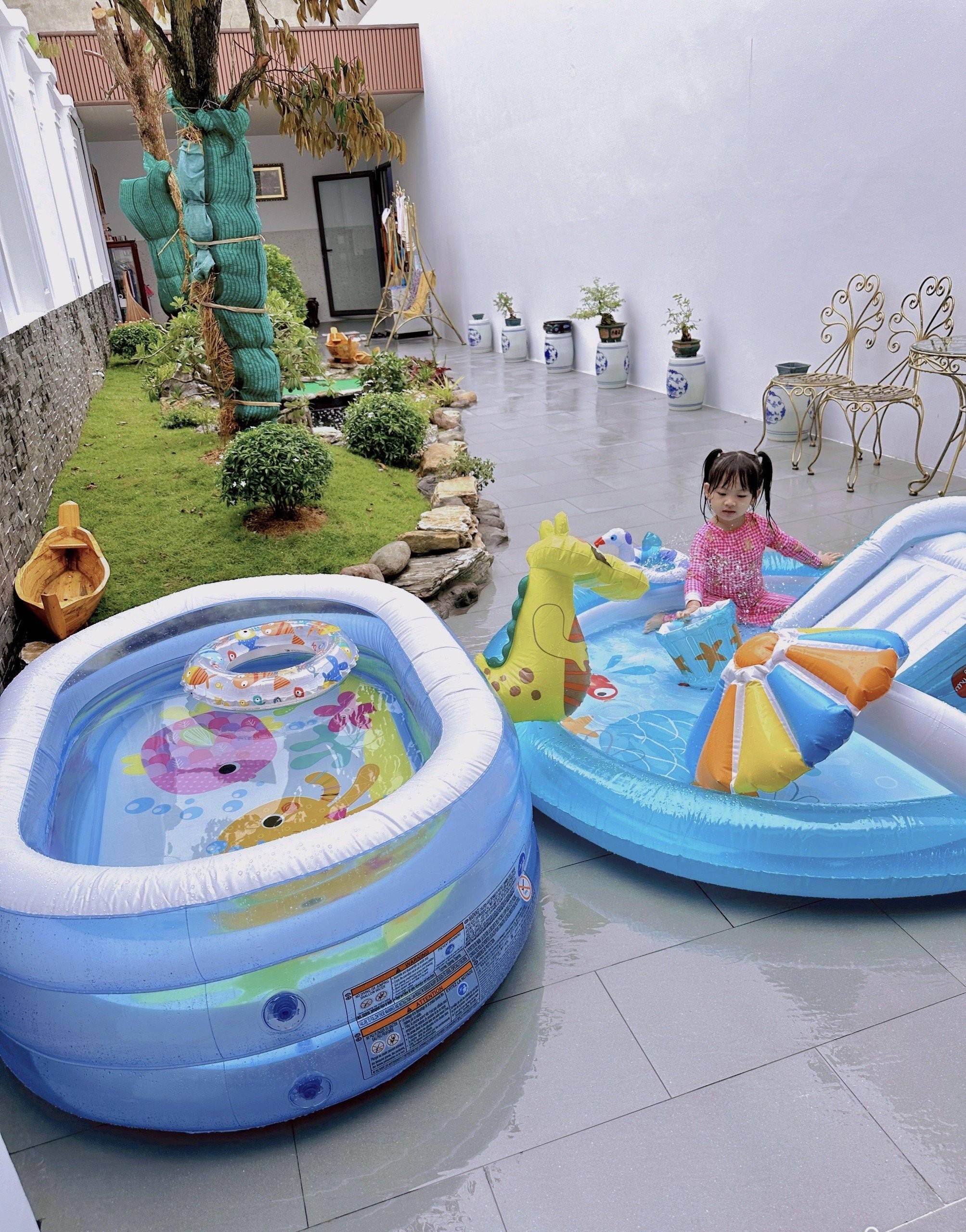 Bể bơi phao cầu trượt cá sấu có vòi phun mưa Intex 57165 - Intex Việt Nam