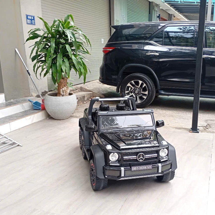 Xe ô tô điện trẻ em cỡ lớn dáng MERCERDES G63 mã BBT-3939