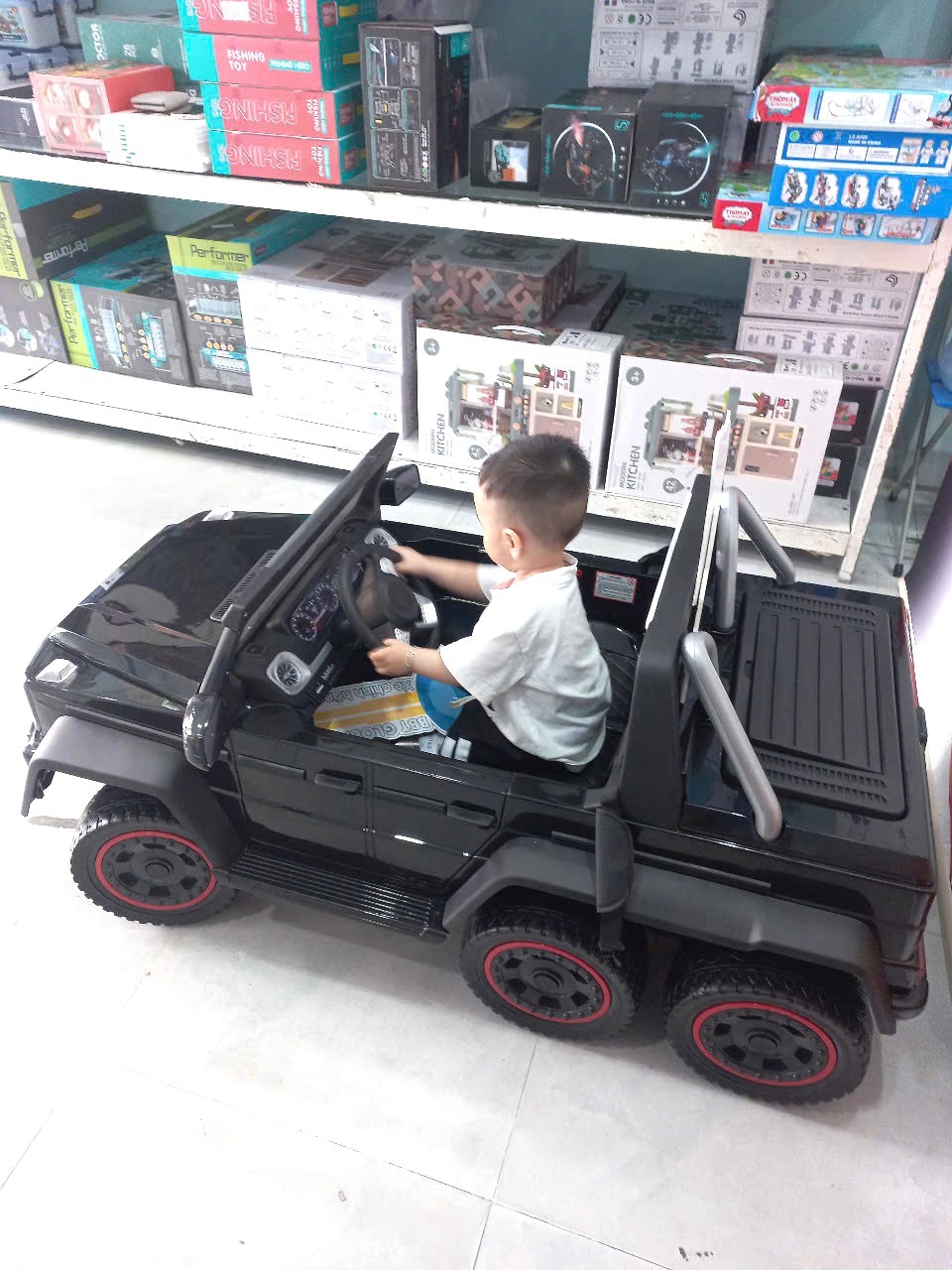 Xe ô tô điện trẻ em cỡ lớn dáng MERCERDES G63 mã BBT-3939