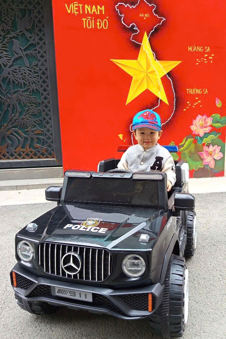 Ô tô điện trẻ em cảnh sát dáng địa hình BBT Global US911G
