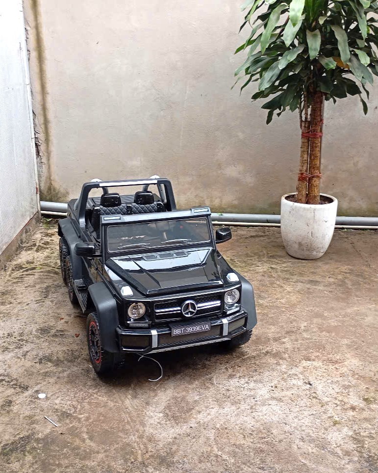 Xe ô tô điện trẻ em cỡ lớn dáng MERCERDES G63 mã BBT-3939