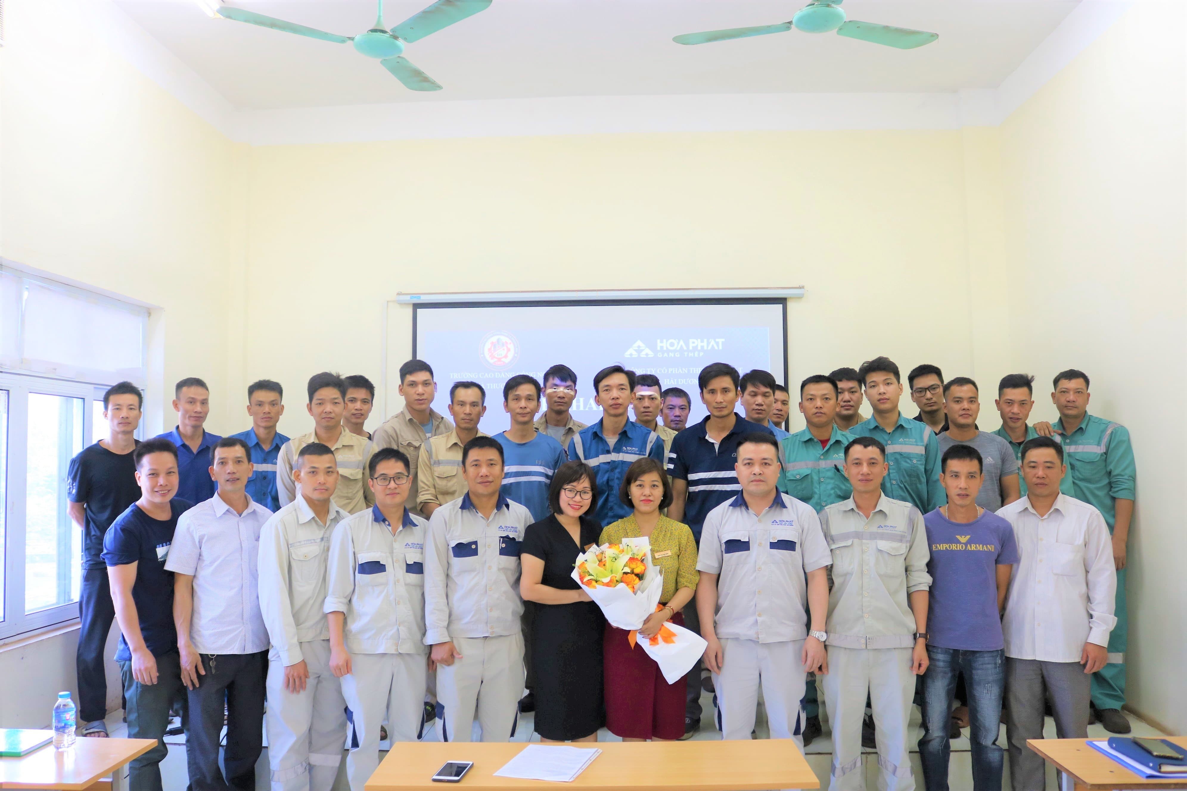 Thép Hòa Phát Hải Dương khai giảng lớp Sơ cấp nghề luyện gang